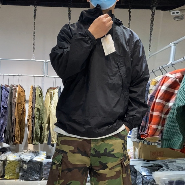 The store synchronizes high-quality sun protection wind shell jackets ...