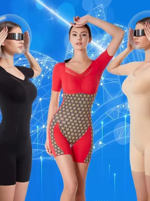 The new big red bodybuilding woman's abdomen and hip bodies beam, waist ...