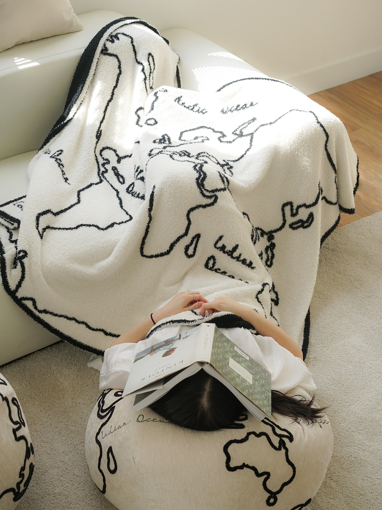 Coolercolour Geometric Map Blanket - Black & White Velvet Towel Blanket
