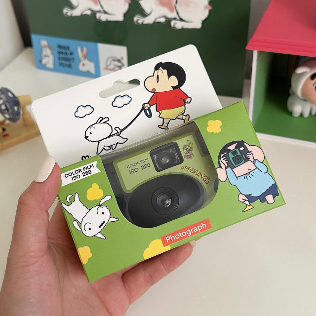 Photograph Crayon Shin-chan disposable film camera film color point-and ...