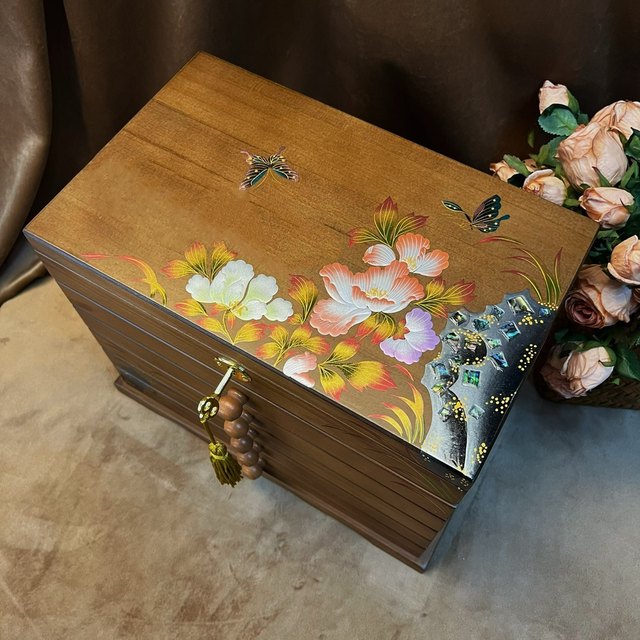 High-end wooden jewelry box solid wood drawer-type multi-layer storage ...