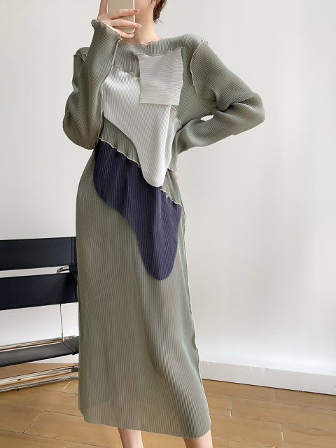 BLUEY color block stitching high neck round neck design pleated long ...