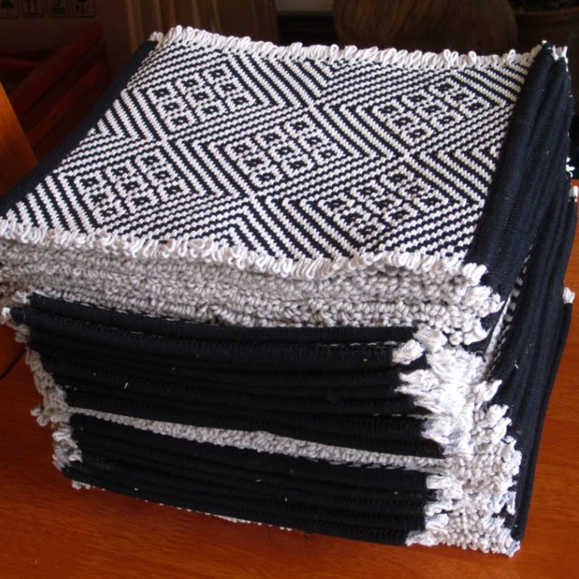 (Send needle and thread) Maza thickened cloth surface, mahogany stool ...