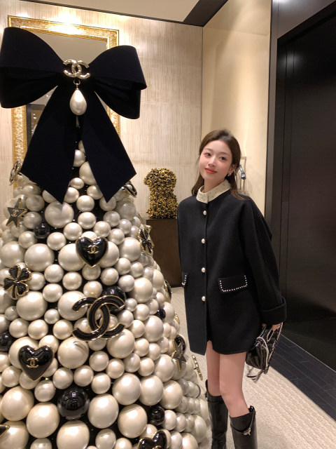 CCHEN Chen Chen Miao is a wealthy flower nail diamond thousands of golden wind wool coat autumn ...
