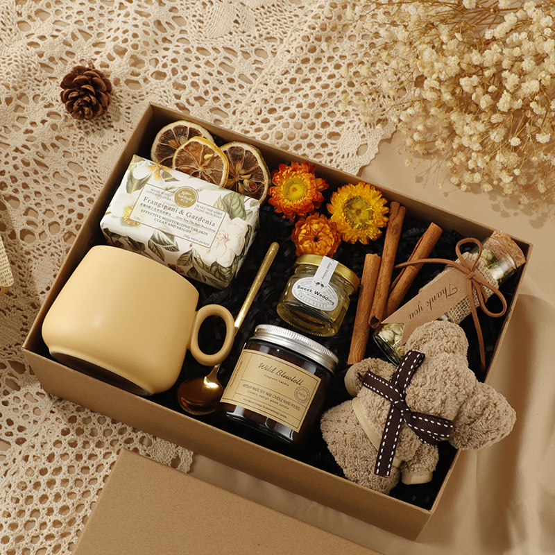 Practical Birthday Gift for Female Bridesmaids - Aromatherapy Gift Box ...