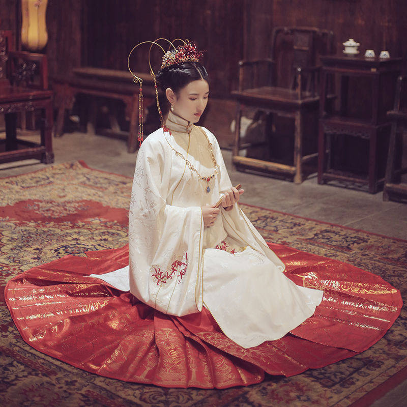 Chi Xia Luo Liming スタンドカラー ロングガウン 漢服 - 女性用 金色の馬面スカート