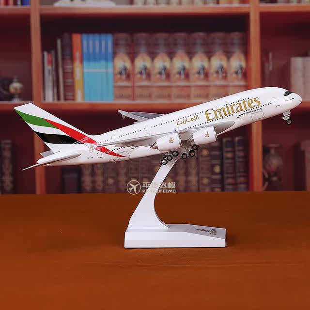 30CM simulated aircraft model with wheels and lights Emirates Airline ...