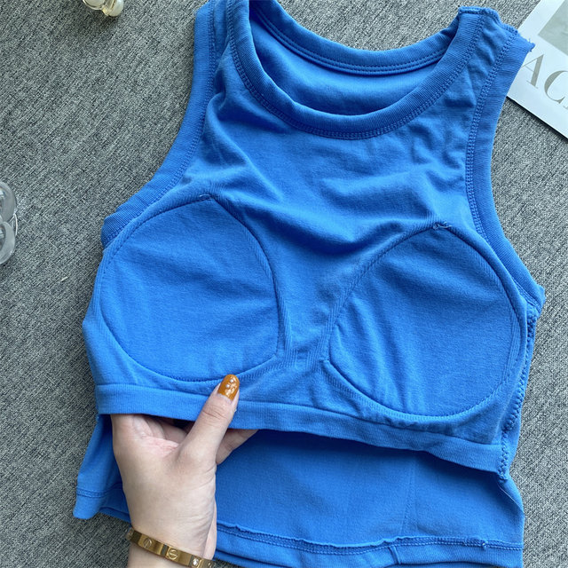 Xiawai wearing pure desire hot girl fixing chest pad sports suspender ...