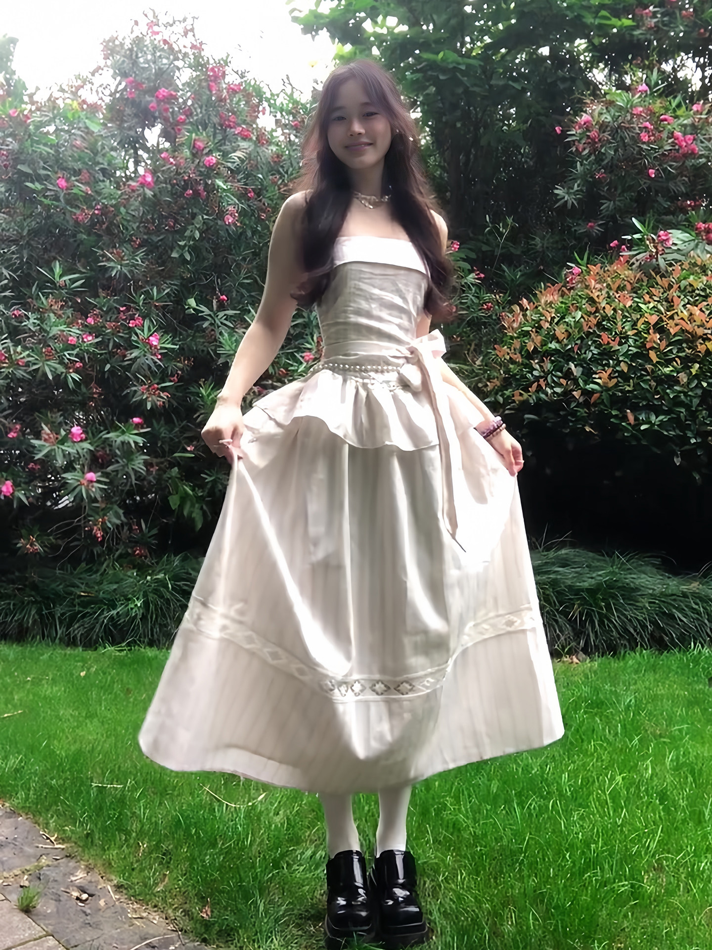 Very beautiful waist-pinching strap sling dress with summer high-end ...