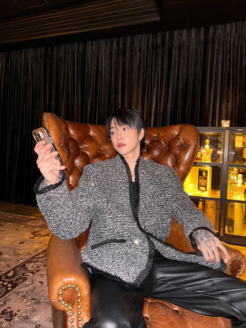 Zi Shang men's niche design high -level sensory sequins nightclub as lust is male silver suit ...