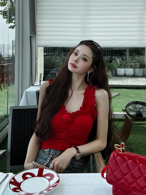 Song Zhiya's same style as three-dimensional rose embellished with ...