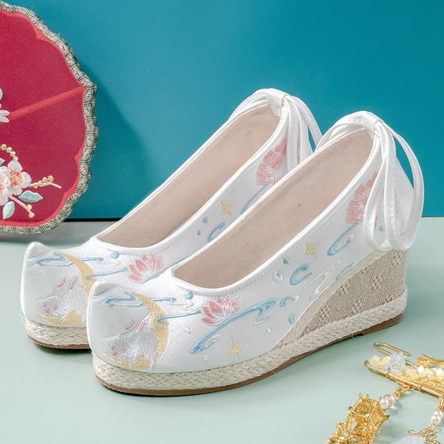 Original antique Hanfu shoes, women's embroidered shoes, high heels ...