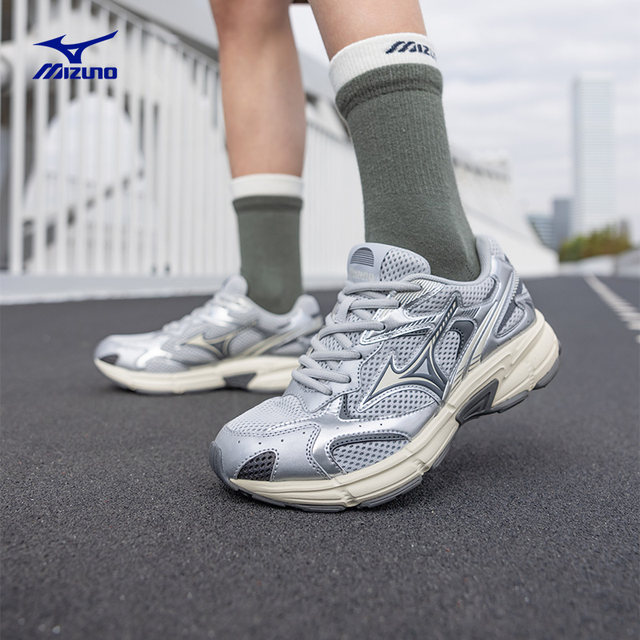 Mizuno Mizuno trendy retro Y2K millennium style jogging dad sports ...