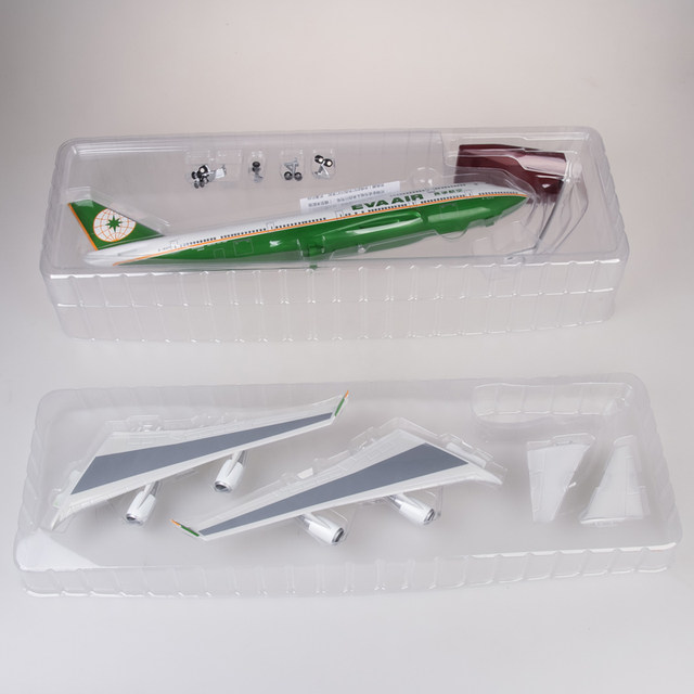 Taiwan EVA Air aircraft model Boeing 747 civil airliner simulation 747-400