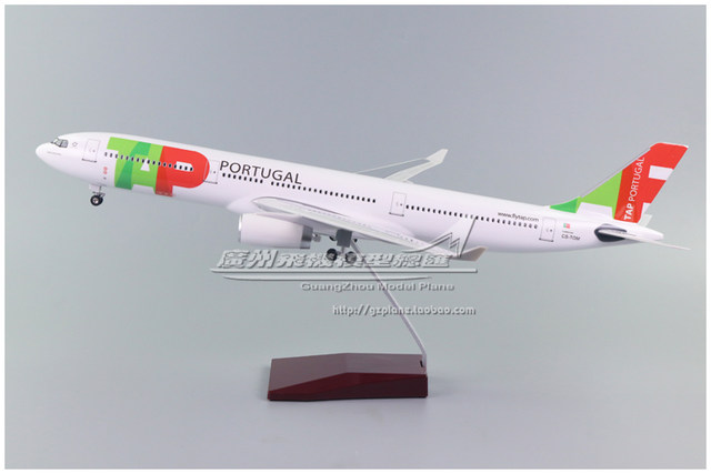 Portuguese Airbus 330 induction LED lighting up the landing frame resin ...