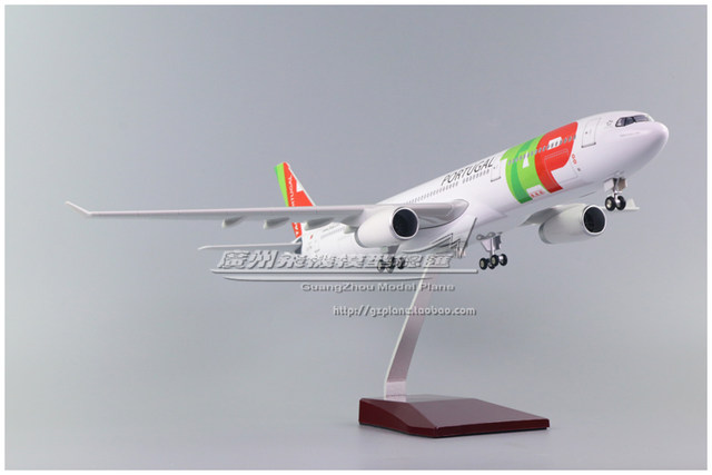 Portuguese Airbus 330 induction LED lighting up the landing frame resin ...