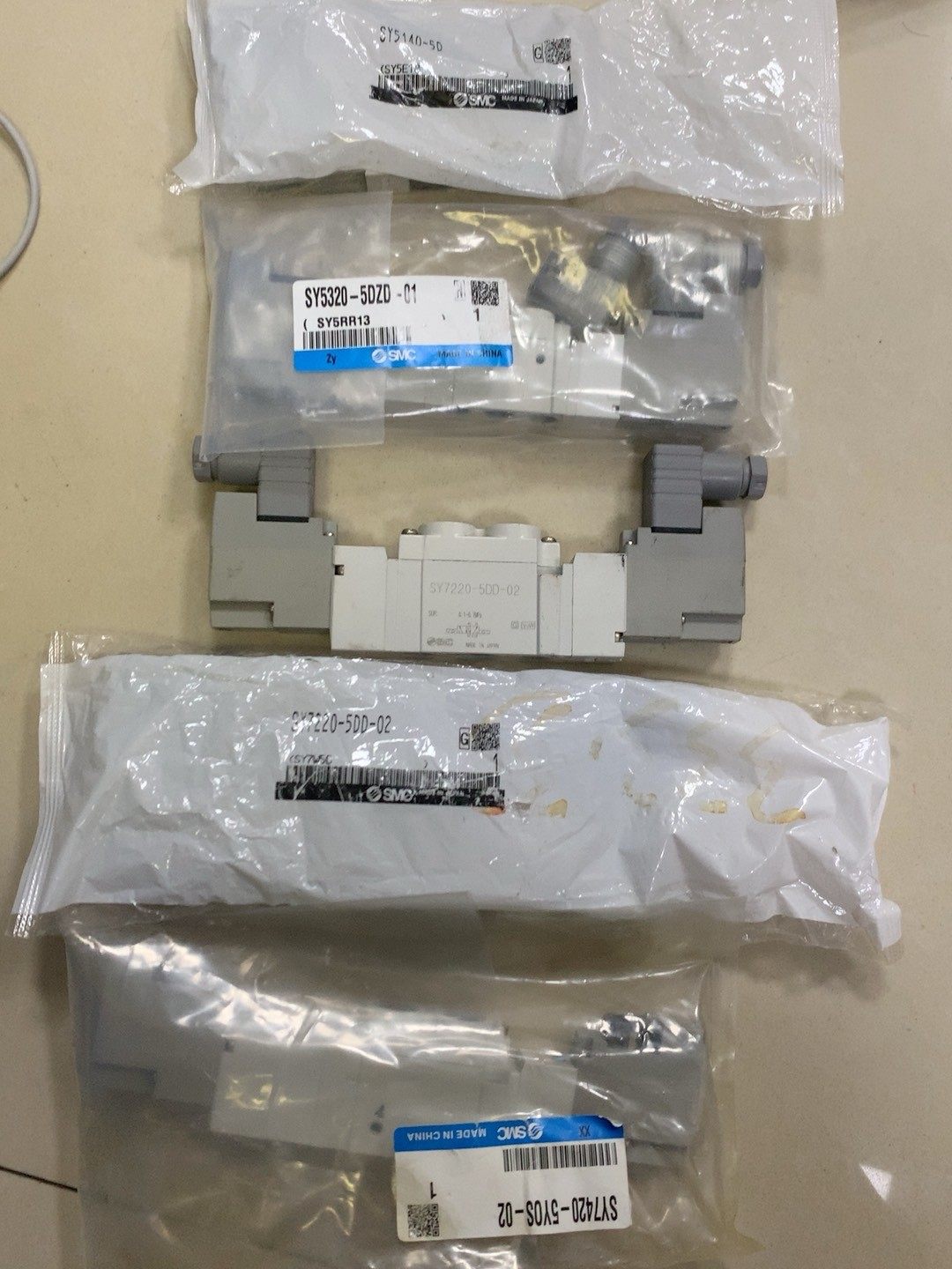 SMC solenoid valve SY7220-5DD-02SY5140-5DSY5320-5DZD-01