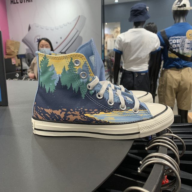 Authentic converse Converse contrasting color landscape print graffiti ...