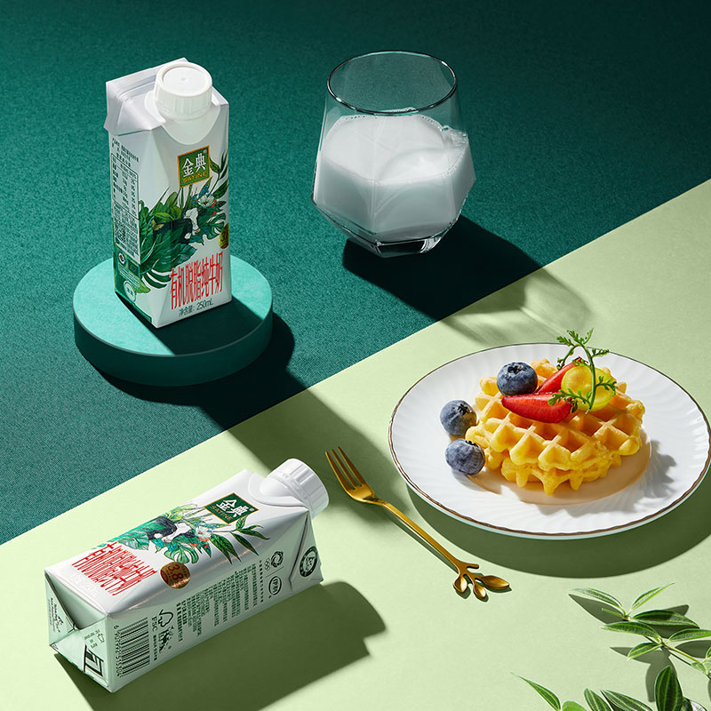 Yili Jindian Dream Cap organic skimmed pure milk 250ml*10 bottles full box fitness meal ...