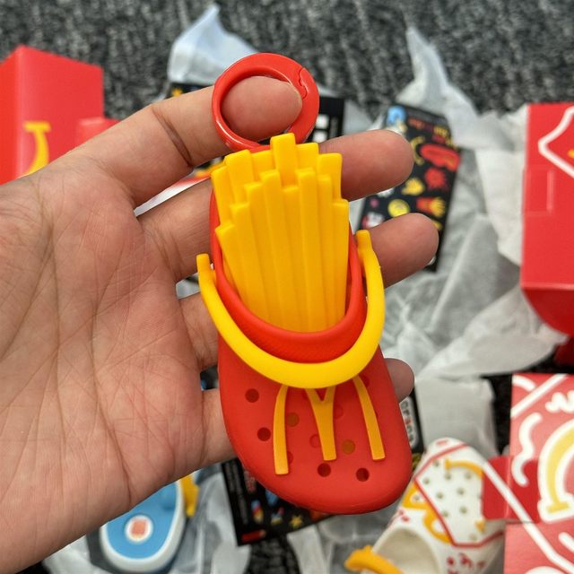 Genuine McDonald's Crocs crocs toy slippers mini version of Crocs keychain pendant Happy Paradise