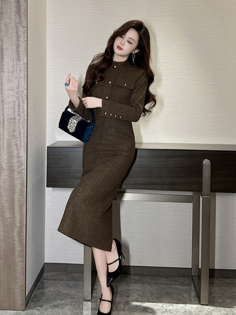 High-end hip-hugging dress for the workplace