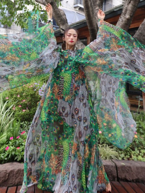 Jin Xiuer's original white and green peacock chiffon big water sleeve ...