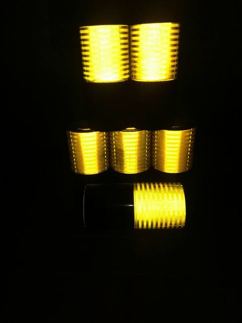 Red and white anti -light film black and yellow pillars warning pile ...