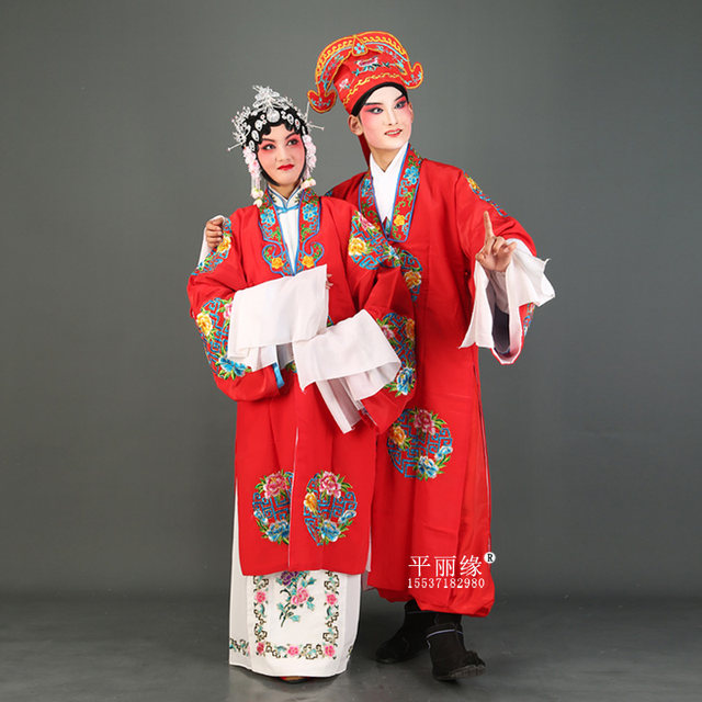 The opera men's and women's group flowers against the Peking Opera ...