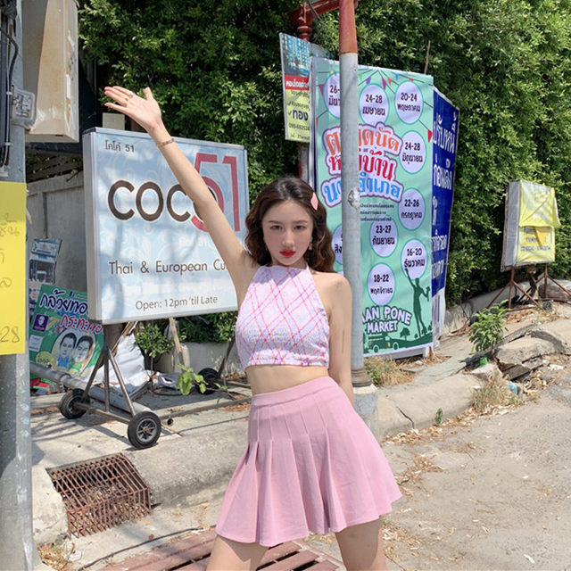 Internet celebrity anchor Hyuna, the same pink lattice sexy hanging ...