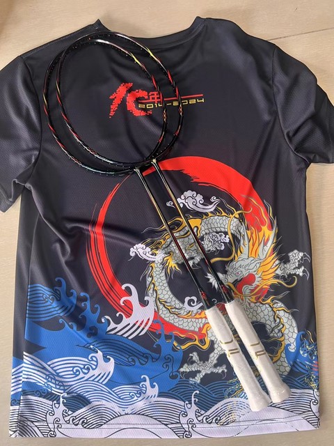 Breaking the tenth anniversary badminton racket speed attack