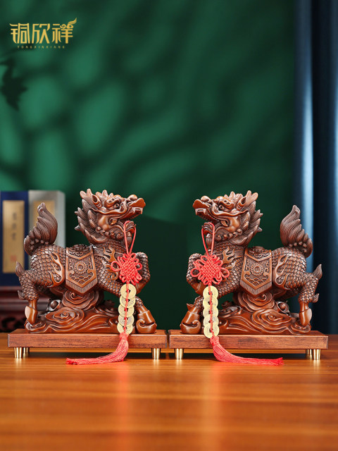 Copper A pair of decorative home decorations.
