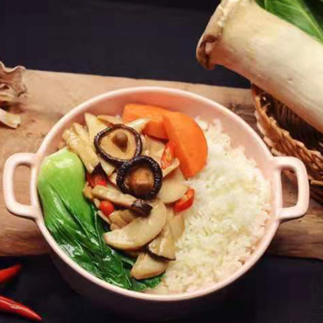 Vegetarian self-heating rice, bamboo shoots, dried mushrooms, three ...