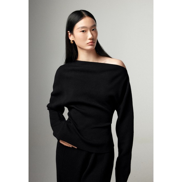 Studio 'Lomante Girl' slightly fat mm gentle slanted neck off-shoulder ...
