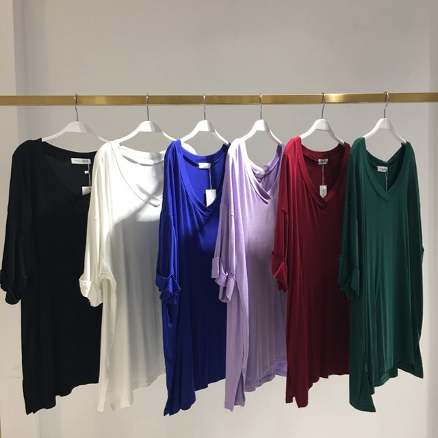 Purple Model Be careful, rolling cuffs V -neck short -sleeved T -shirt ...