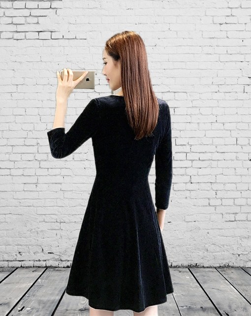 Large size golden velvet dress female spring and autumn fat MM2023 new seven -point sleeve round ...