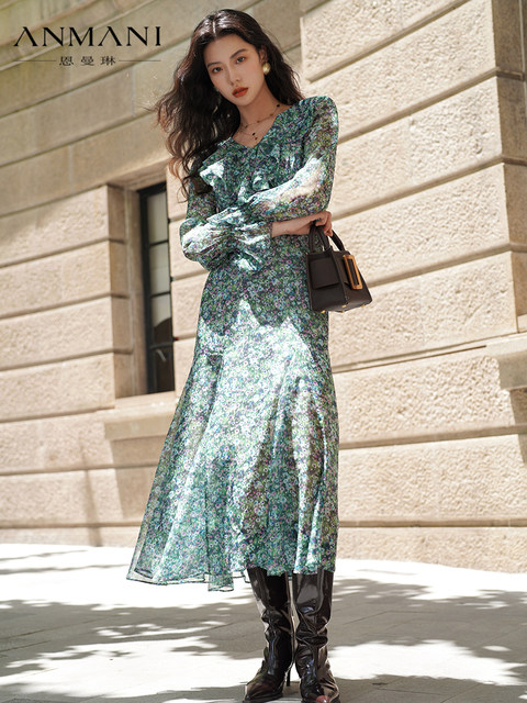 The same style in the mall-ANMANI 24 autumn new green rose printed dress Q343013F