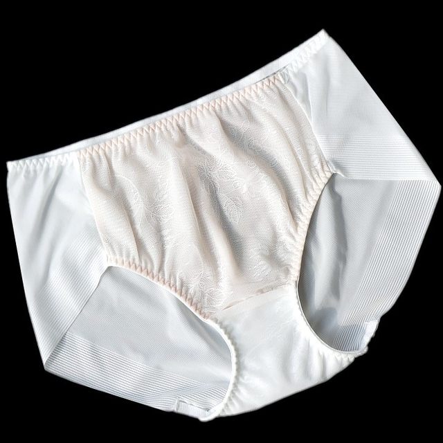 White seamless underwear women's solid color briefs mid-waist hip loose ...