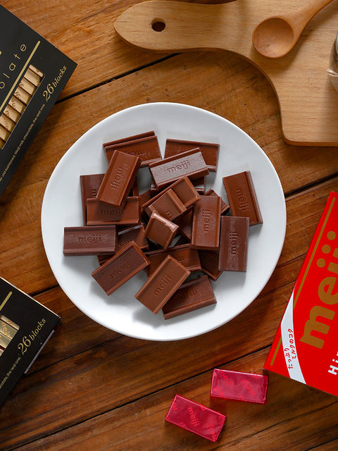 Japan imported high-end snacks Meiji Meiji piano chocolate milk black ...