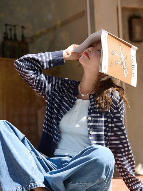 MISAZ waistline lift! Retro blue and white striped knitted cardigan ...