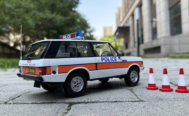 ALMOSTREAL realistic AR1/18 first generation Land Rover Range Rover ...