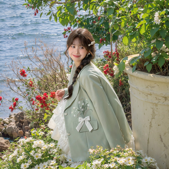 Sweet temperament, commute model, mint green mid -long long -length ...