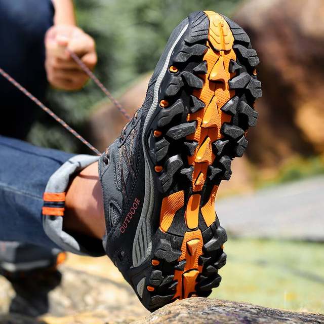 Outdoor shoes for mountain climbing, cross-country hiking shoes, travel ...