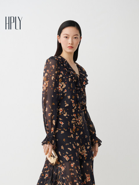 HPLY Hebili Autumn New Wrinkled Ruffle V-neck Lotus Pattern Top