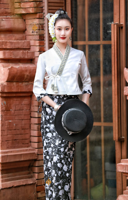 Dai clothing women's Xishuangbanna traditional improved daily leisure ...