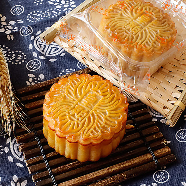 Guangzhou Lihuang Restaurant Double Yellow Mooncake Salted Egg Yolk ...