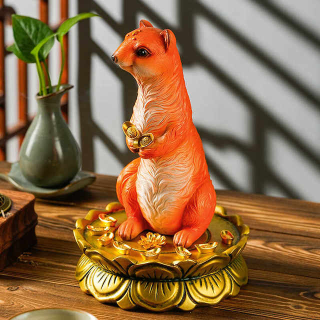 Wong Tai Sin's real body statue ornaments, weasel statue at the ...
