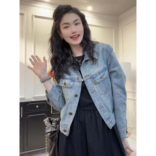The new scrub soft denim jacket is wild and thin cardigan