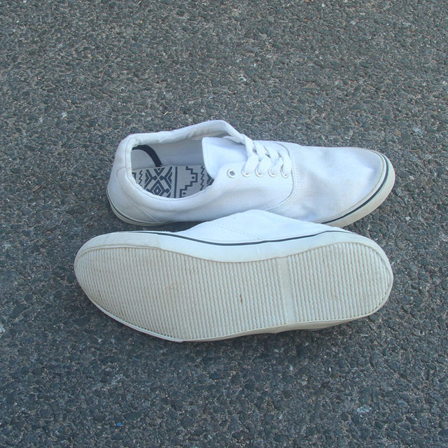 2 pairs of 12.1 defective men's low-top lace-up casual flat-soled ...