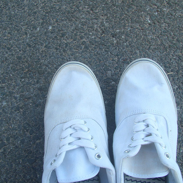 2 pairs of 12.1 defective men's low-top lace-up casual flat-soled ...