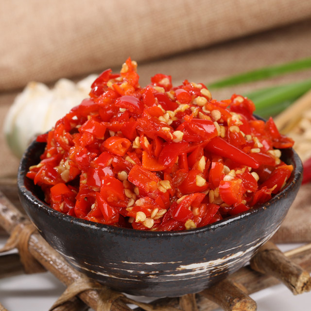 Handmade bell pepper chopped chili sauce Hunan specialty farm homemade super spicy special spicy ...